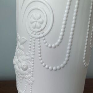 AK Kaiser | Accents | Vintage Ak Kaiser White Bisque Porcelain Vase 2 ...
